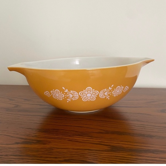 Pyrex | Dining | Vintage Pyrex 4 Quart Ovenware Bowl 444butterfly Gold ...